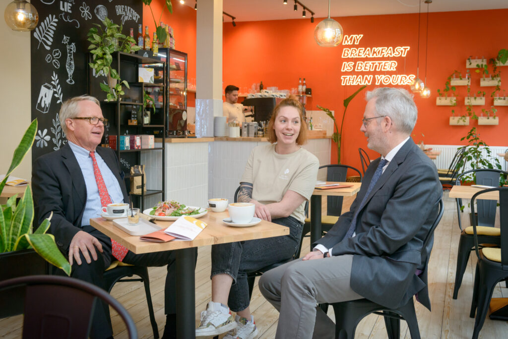 Präses besucht junge Unternehmen – WIBB | Das Magazin der Handelskammer ...