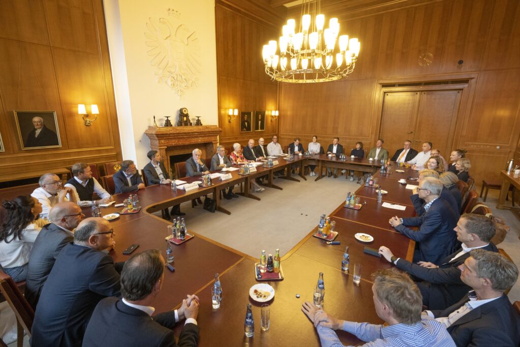 Auf dem Weg zur Klimaneutralität – WIBB | Das Magazin der Handelskammer ...